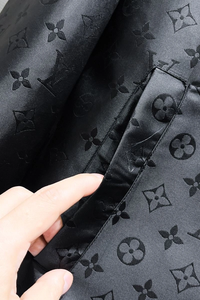 Top mirror Louis Vuitton Outwear