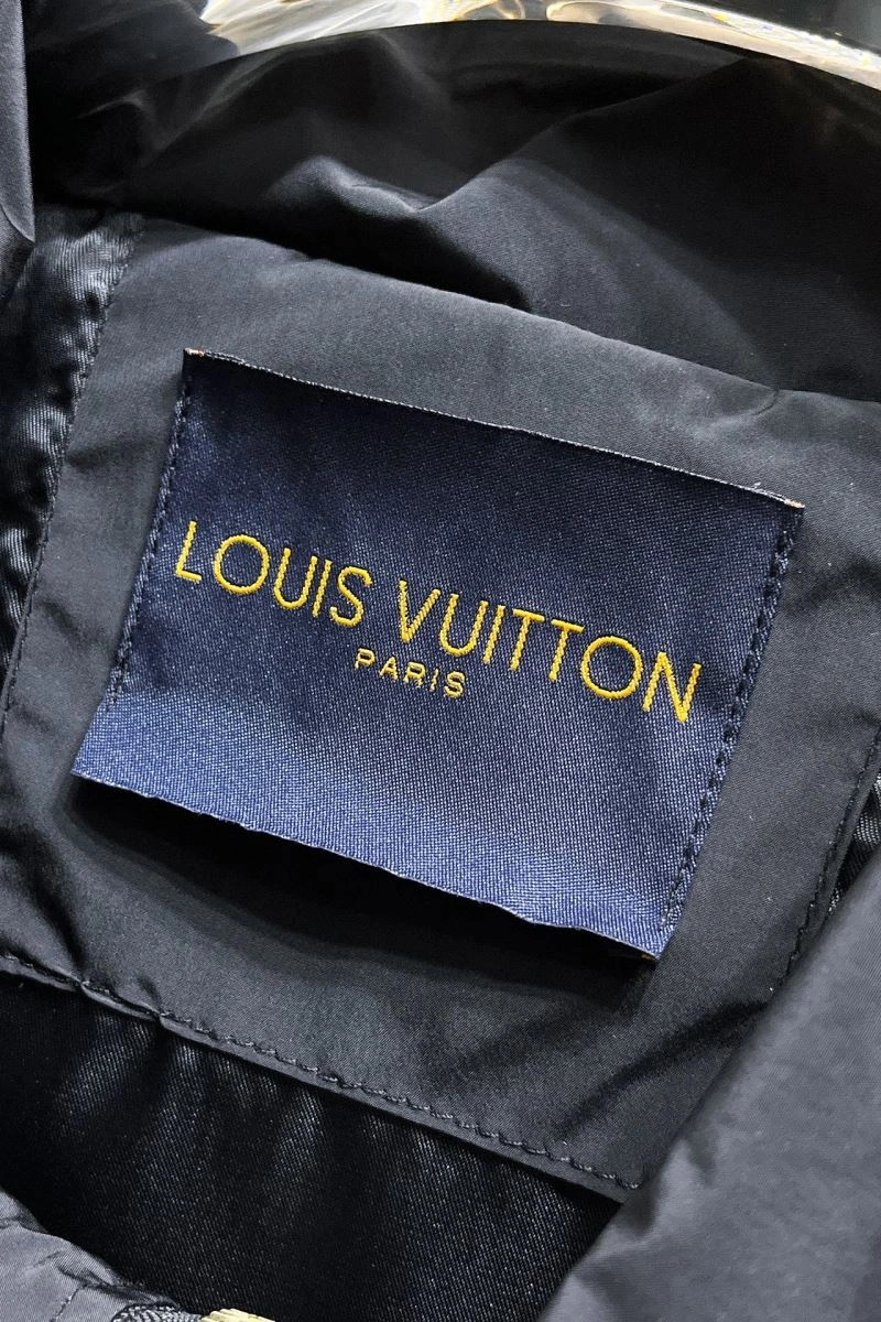Top mirror Louis Vuitton Outwear