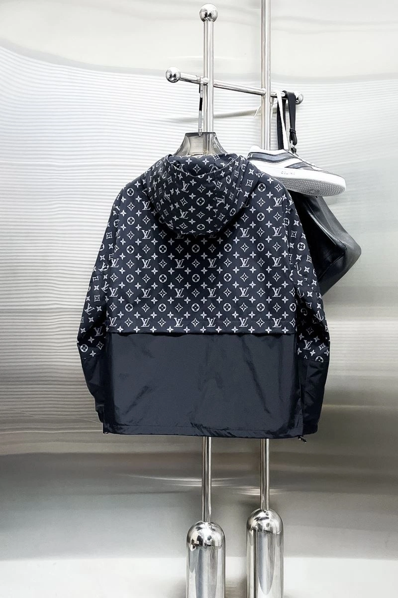 Top mirror Louis Vuitton Outwear