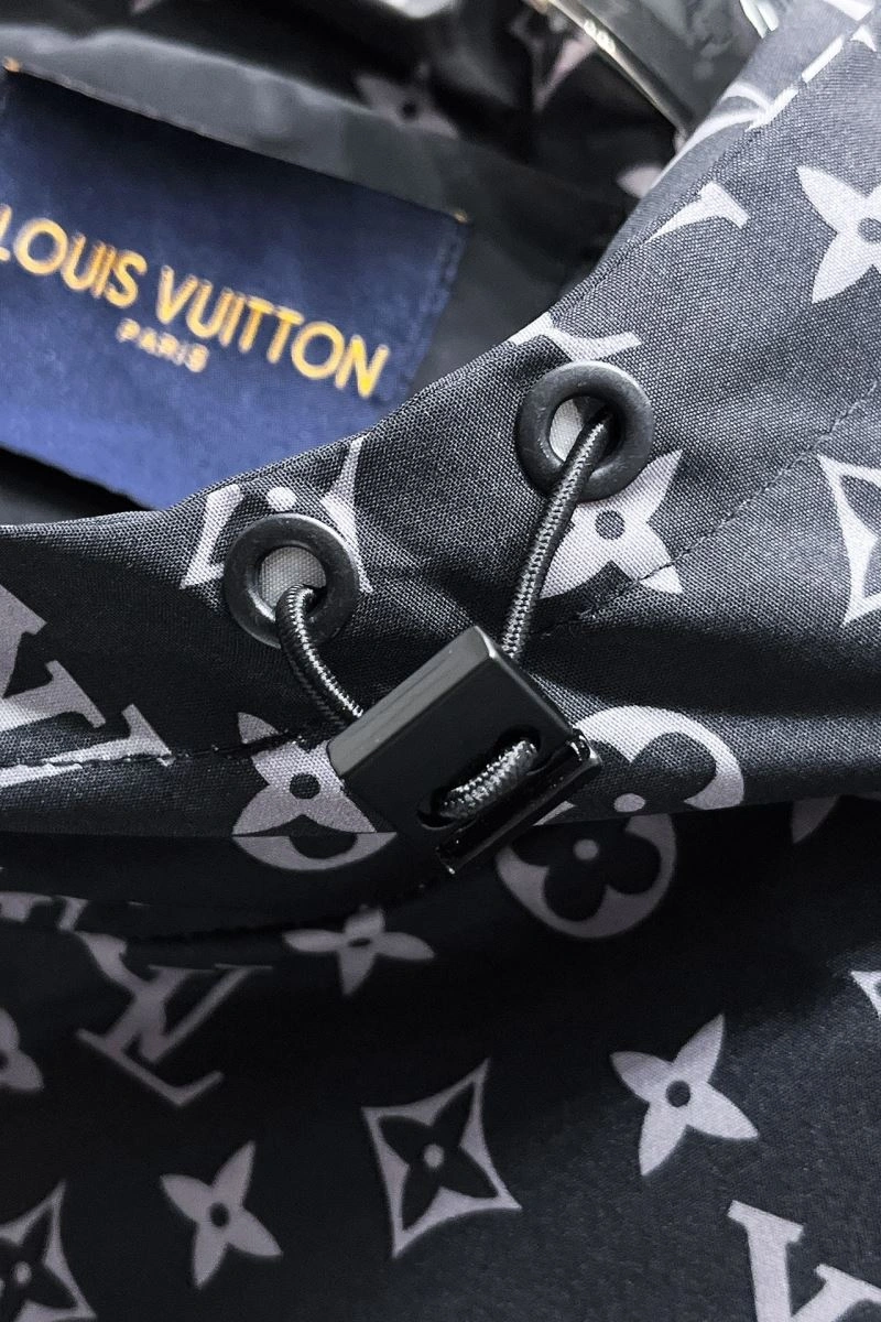 Top mirror Louis Vuitton Outwear