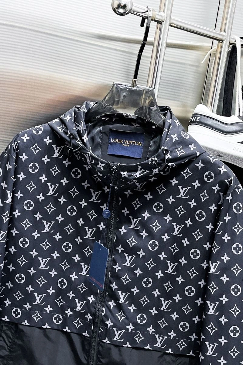 Top mirror Louis Vuitton Outwear