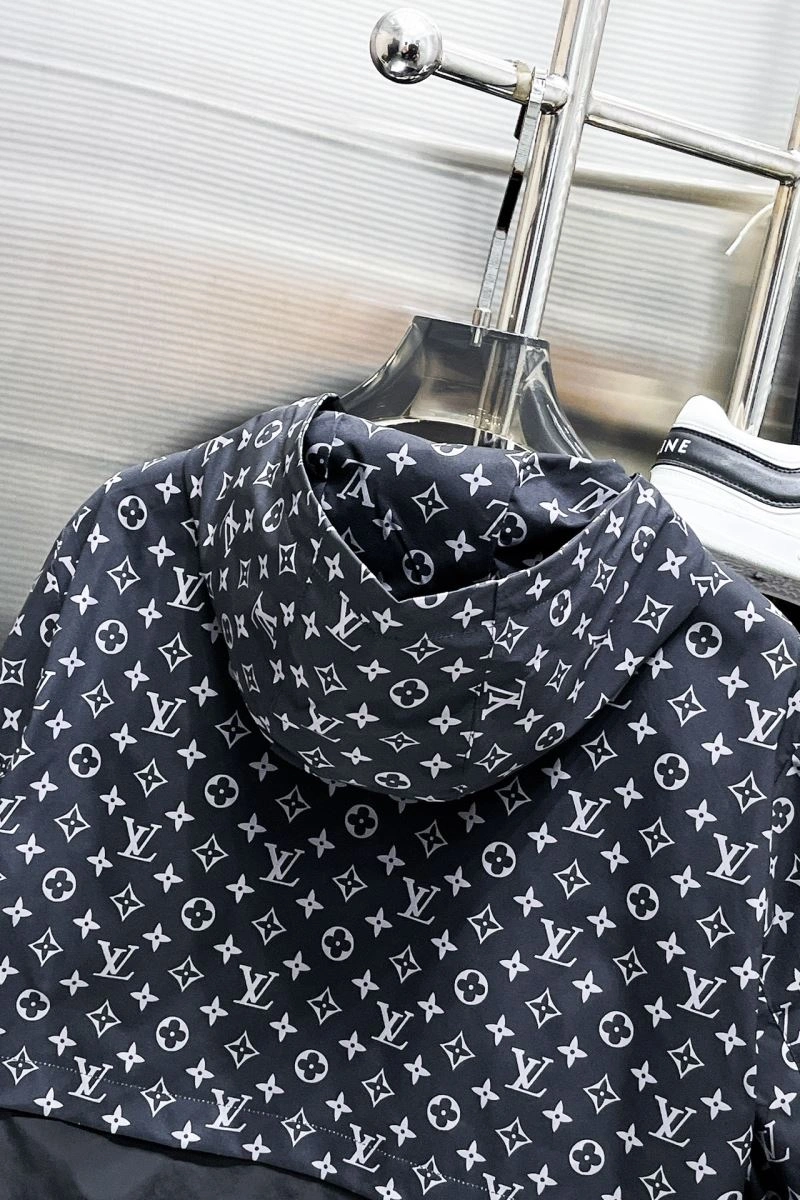 Top mirror Louis Vuitton Outwear