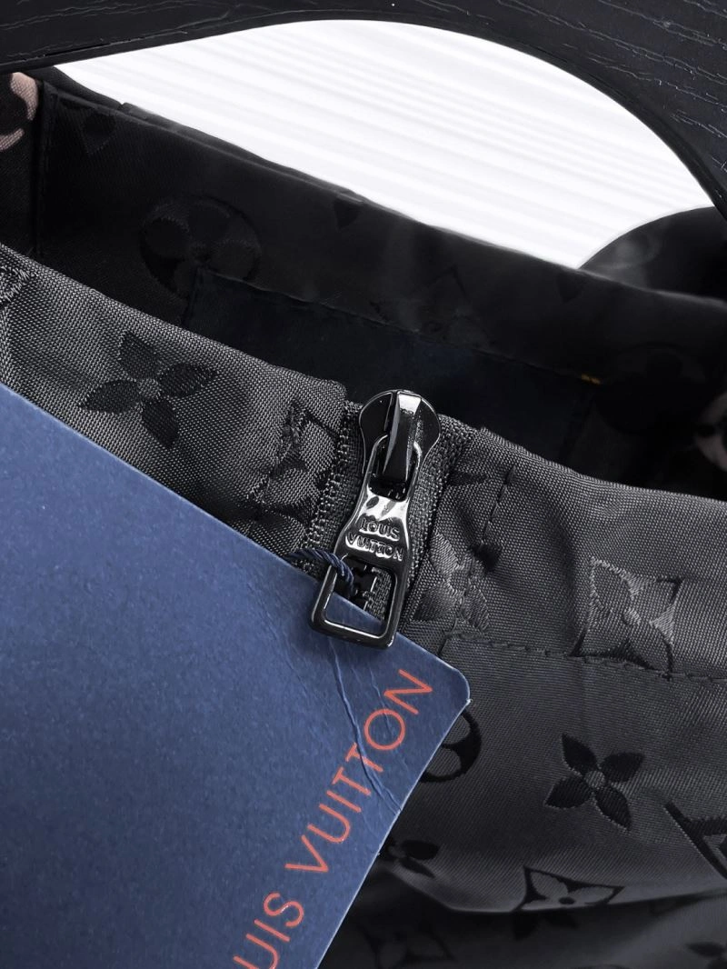 Top mirror Louis Vuitton Outwear