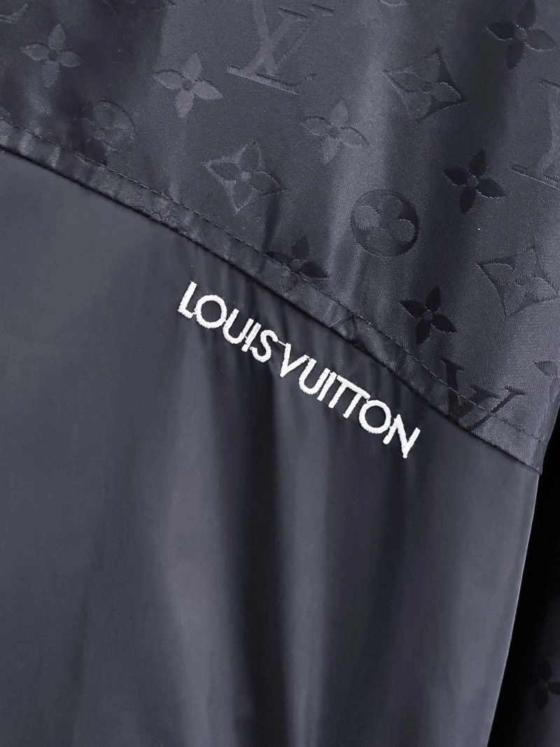 Top mirror Louis Vuitton Outwear