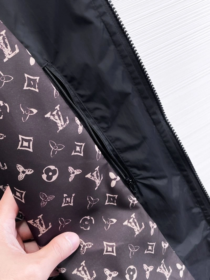 Top mirror Louis Vuitton Outwear