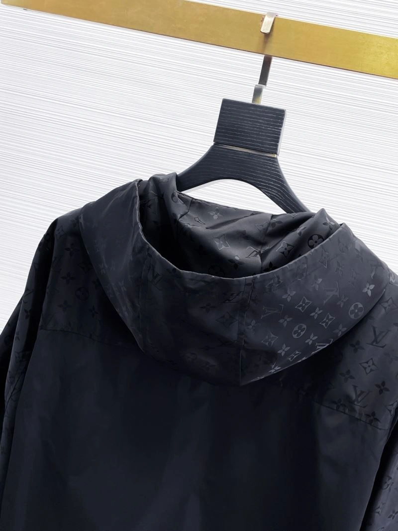 Top mirror Louis Vuitton Outwear