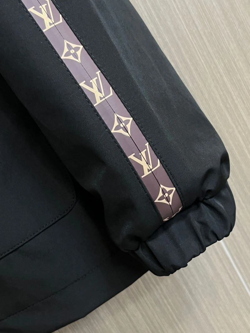 Top mirror Louis Vuitton Outwear