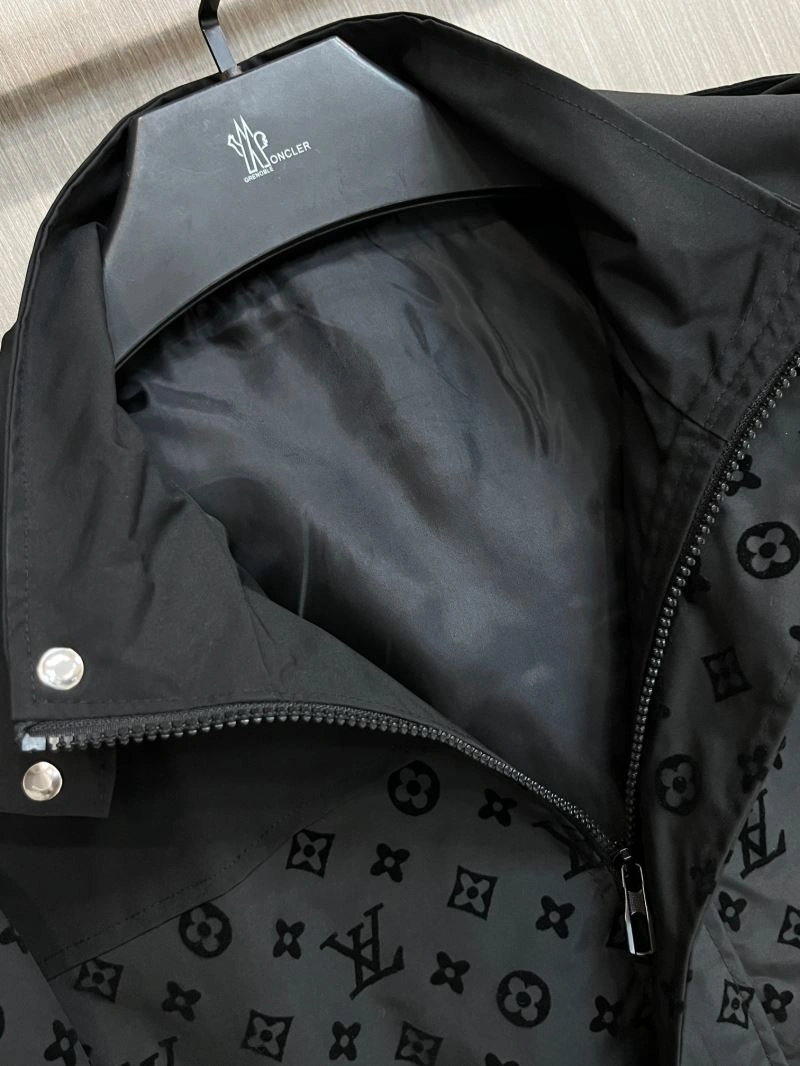 Accurate model Louis Vuitton Outwear