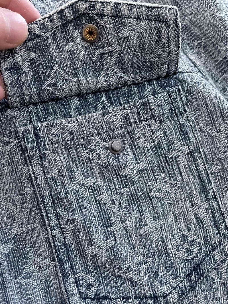 Accurate model Louis Vuitton Outwear