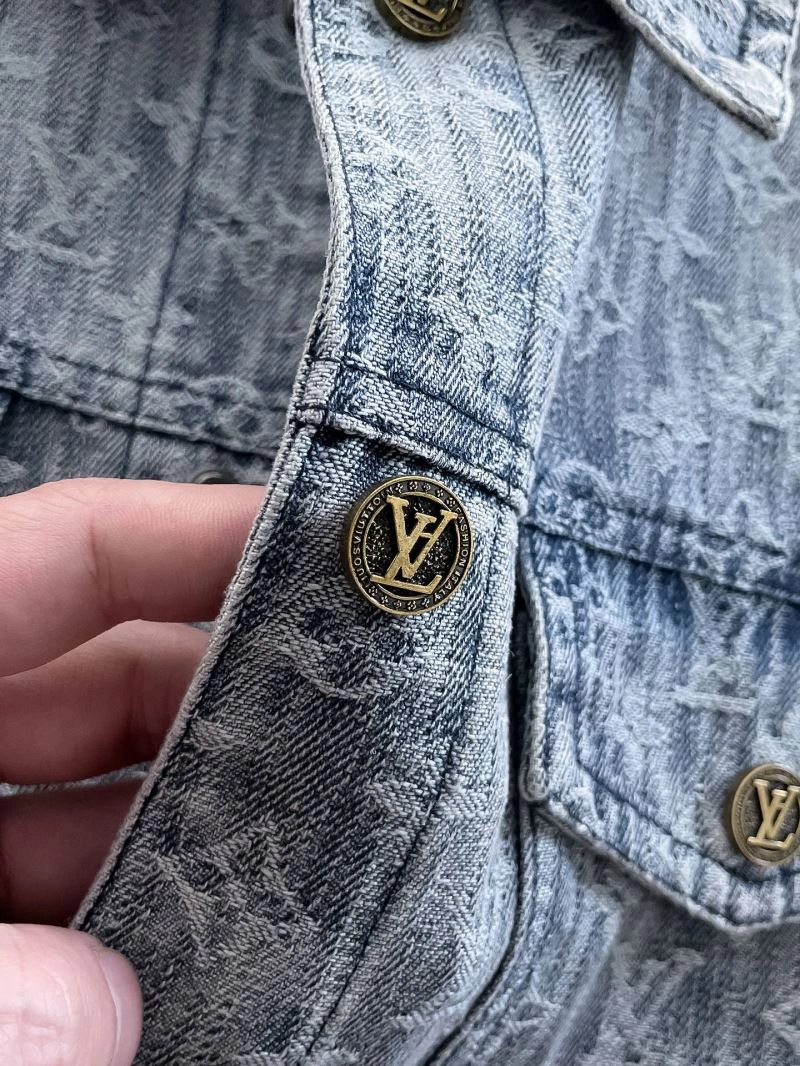 Accurate model Louis Vuitton Outwear