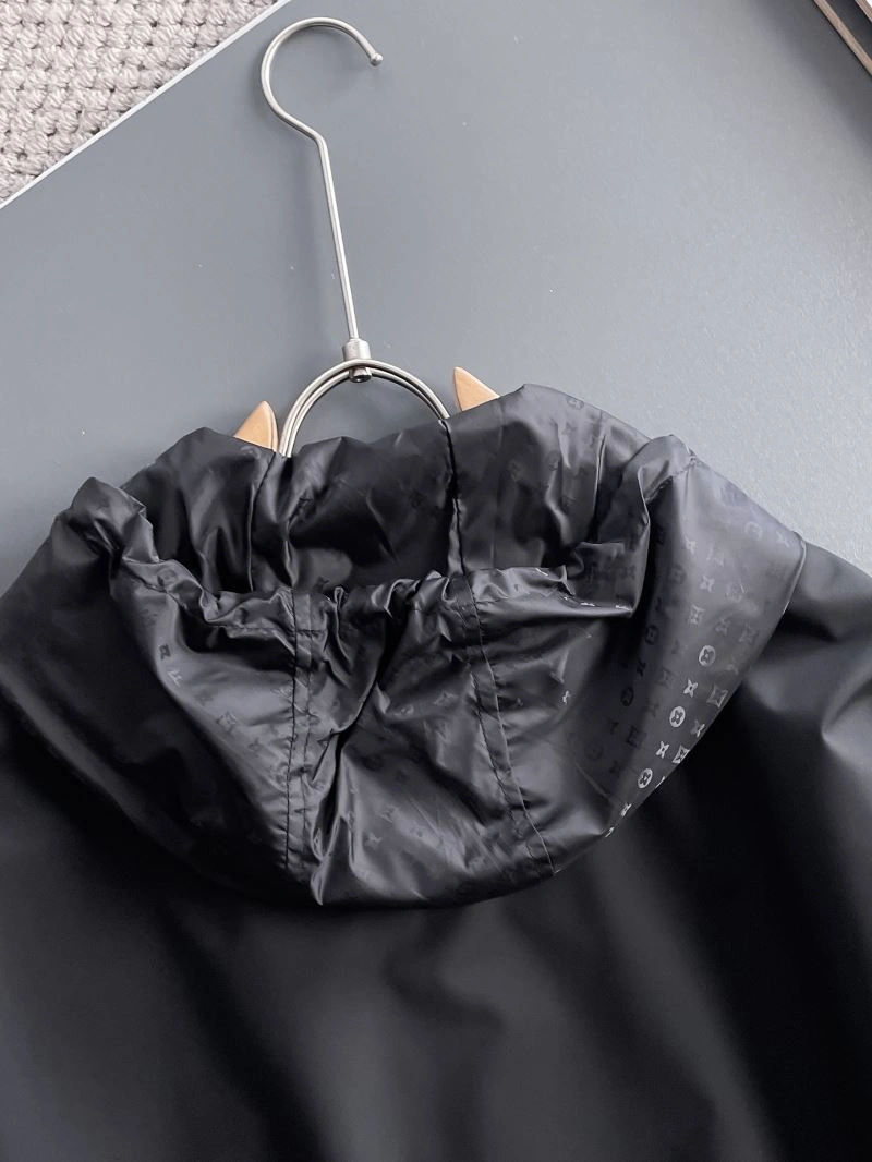 Bargain Louis Vuitton Outwear