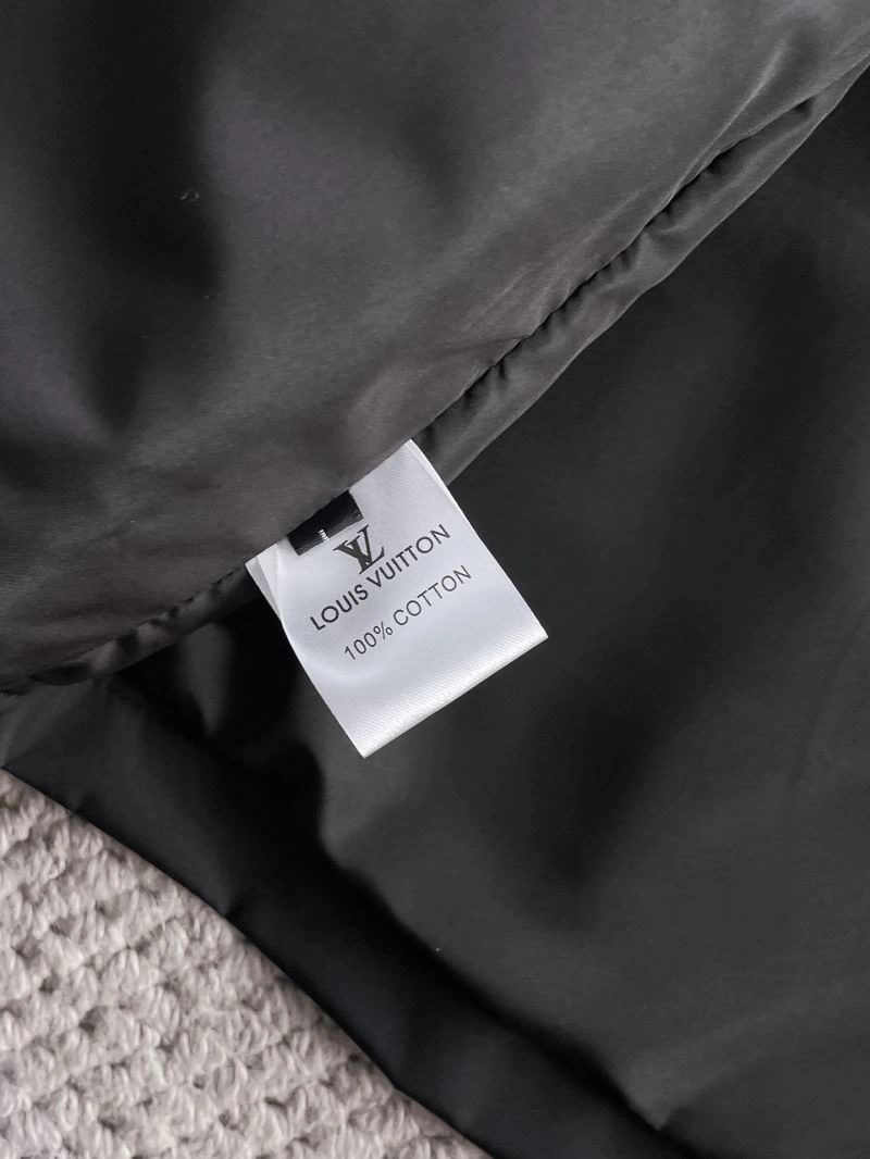 Top mirror Louis Vuitton Outwear