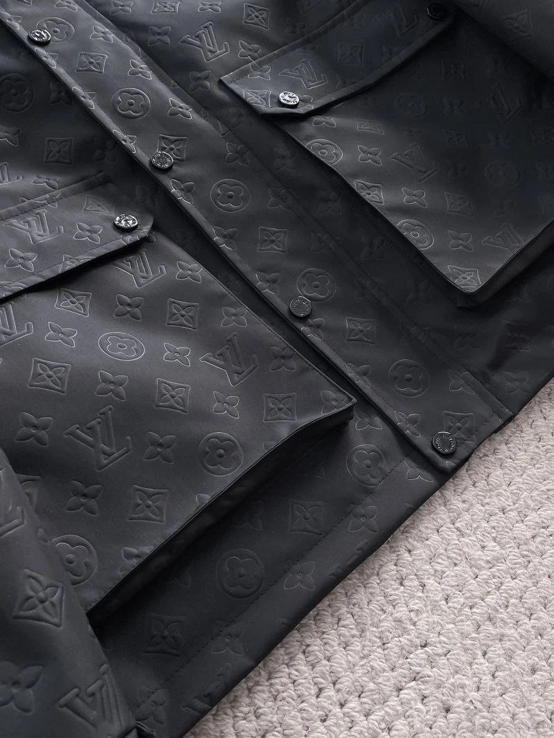 Top mirror Louis Vuitton Outwear