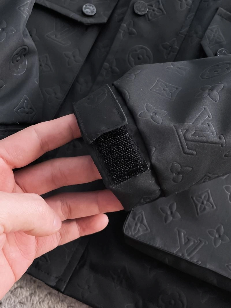 Top mirror Louis Vuitton Outwear