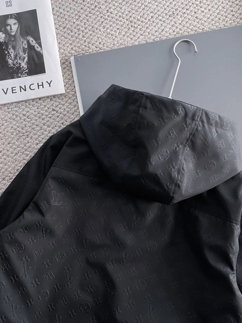 Top mirror Louis Vuitton Outwear