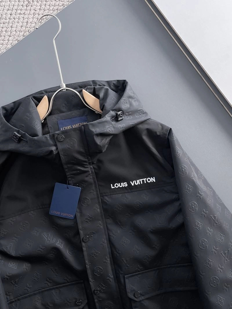 Top mirror Louis Vuitton Outwear