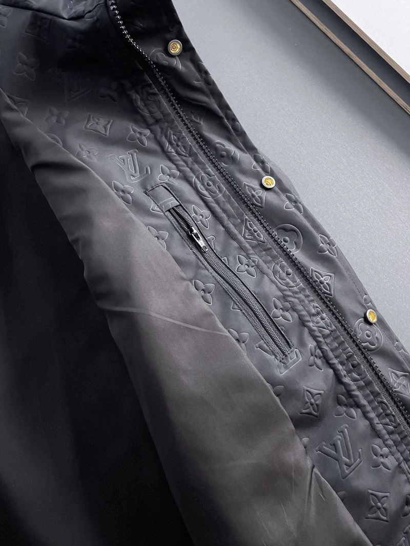 Top mirror Louis Vuitton Outwear