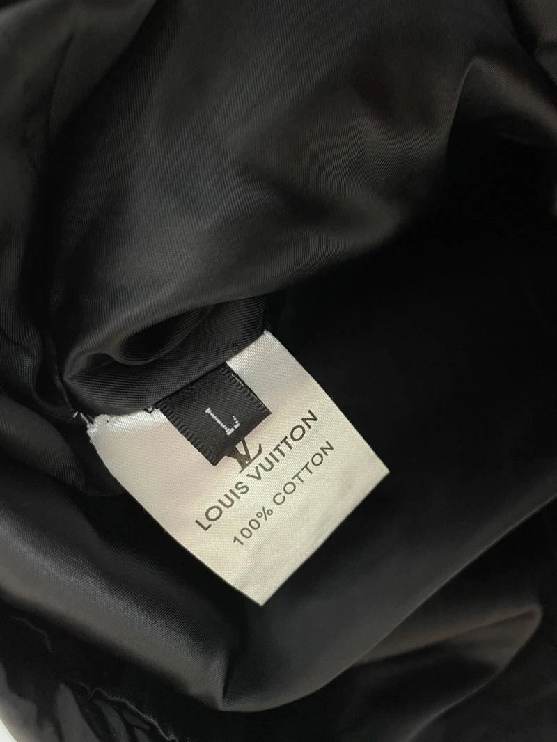 Top mirror Louis Vuitton Outwear