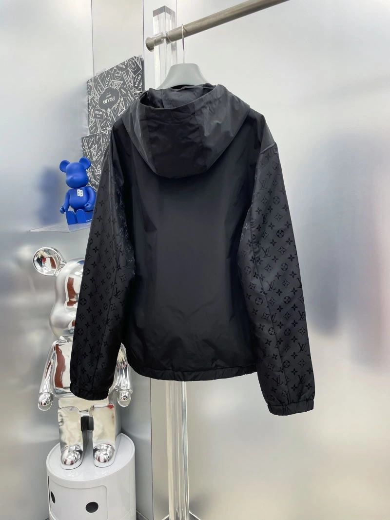 Top mirror Louis Vuitton Outwear