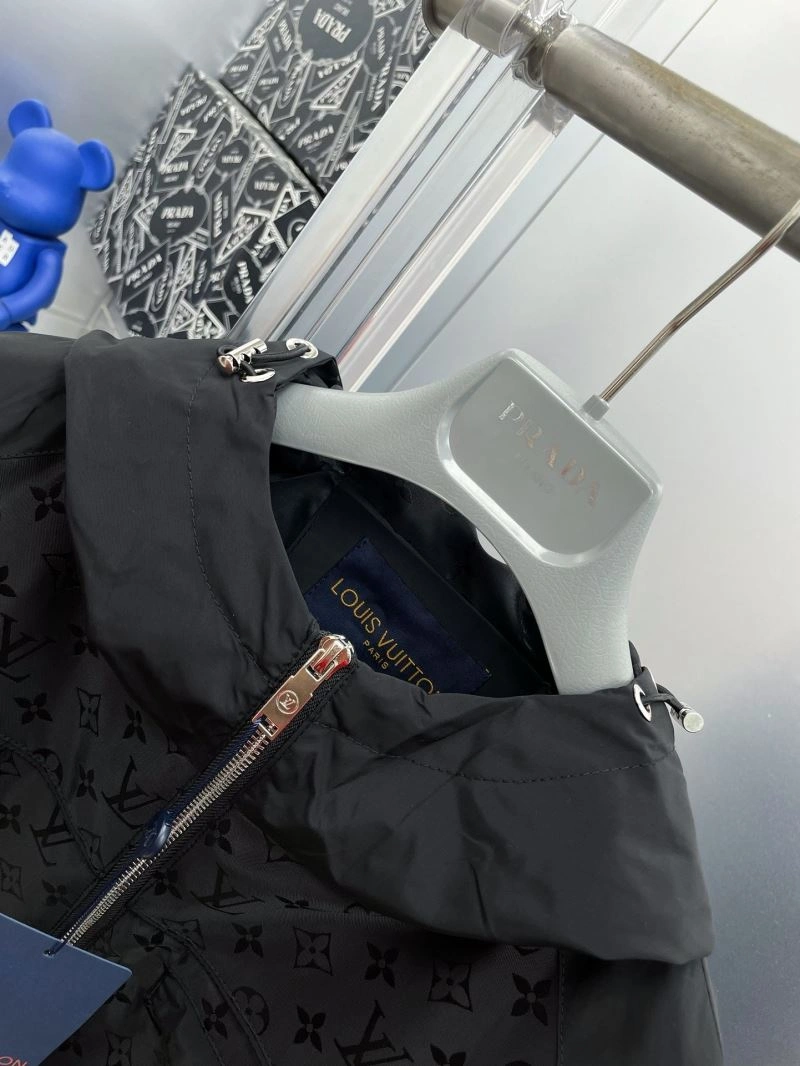 Top mirror Louis Vuitton Outwear