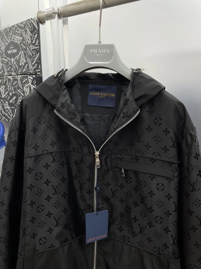 Top mirror Louis Vuitton Outwear