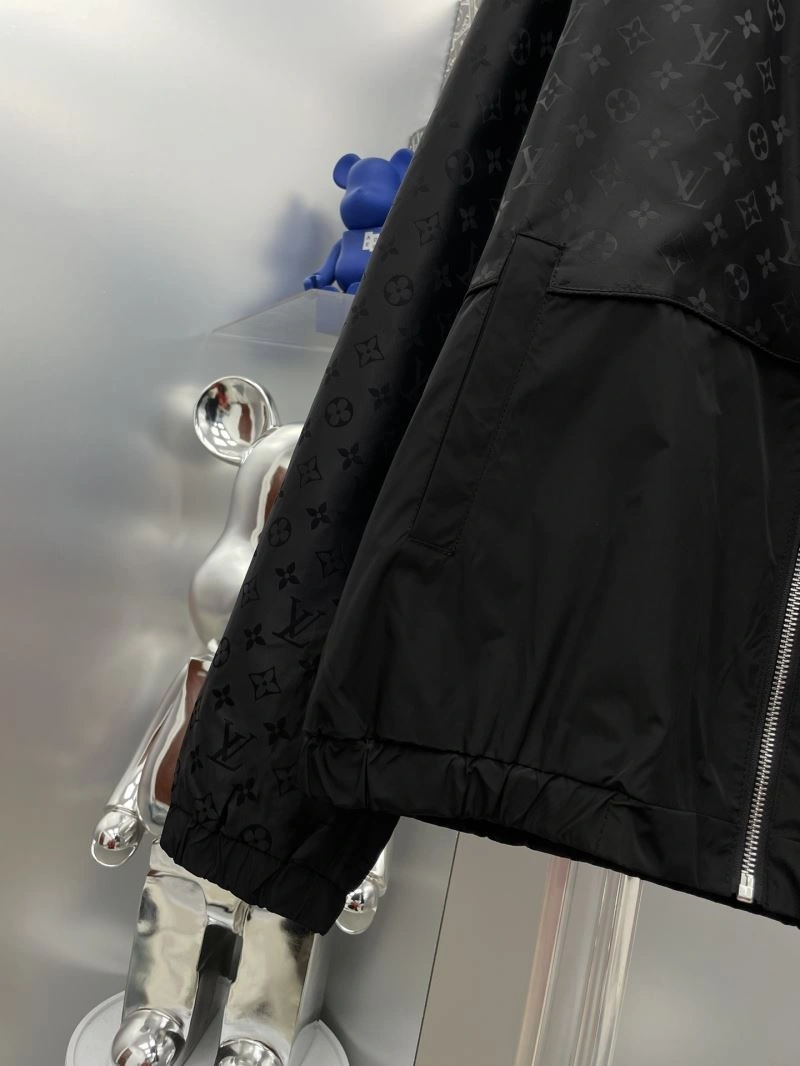 Top mirror Louis Vuitton Outwear