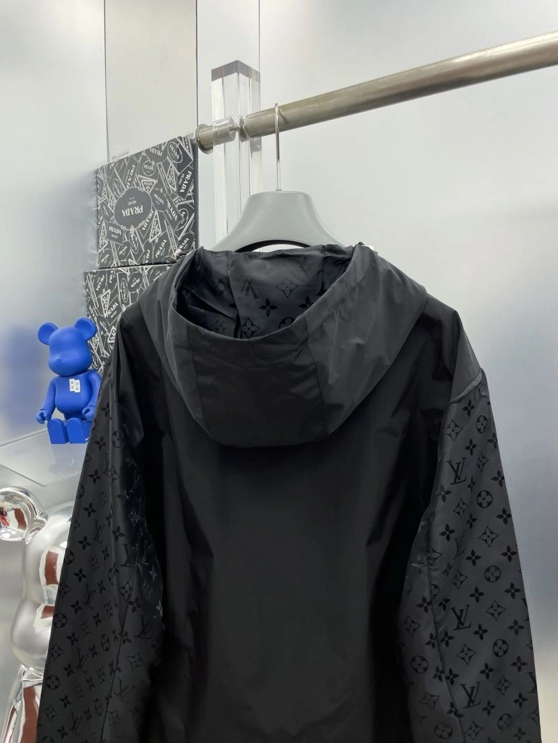 Top mirror Louis Vuitton Outwear