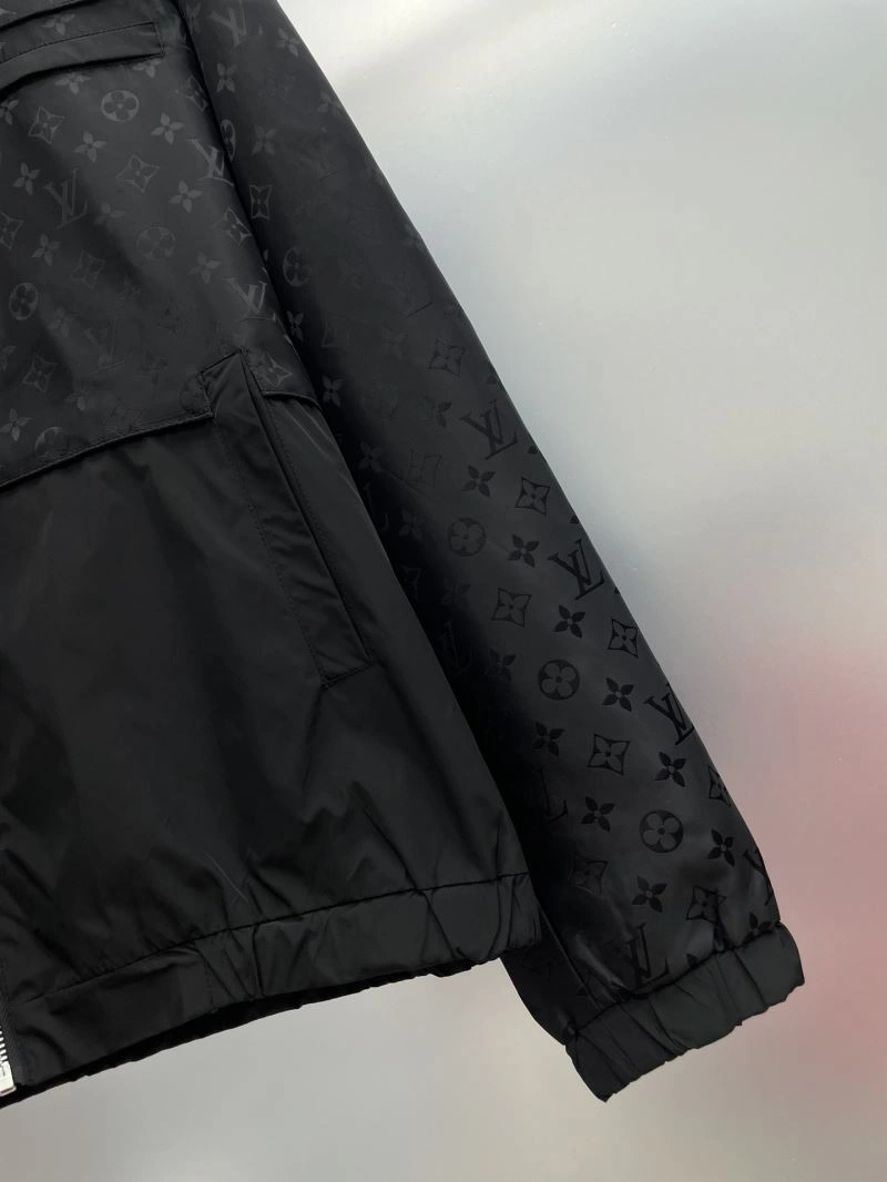 Top mirror Louis Vuitton Outwear