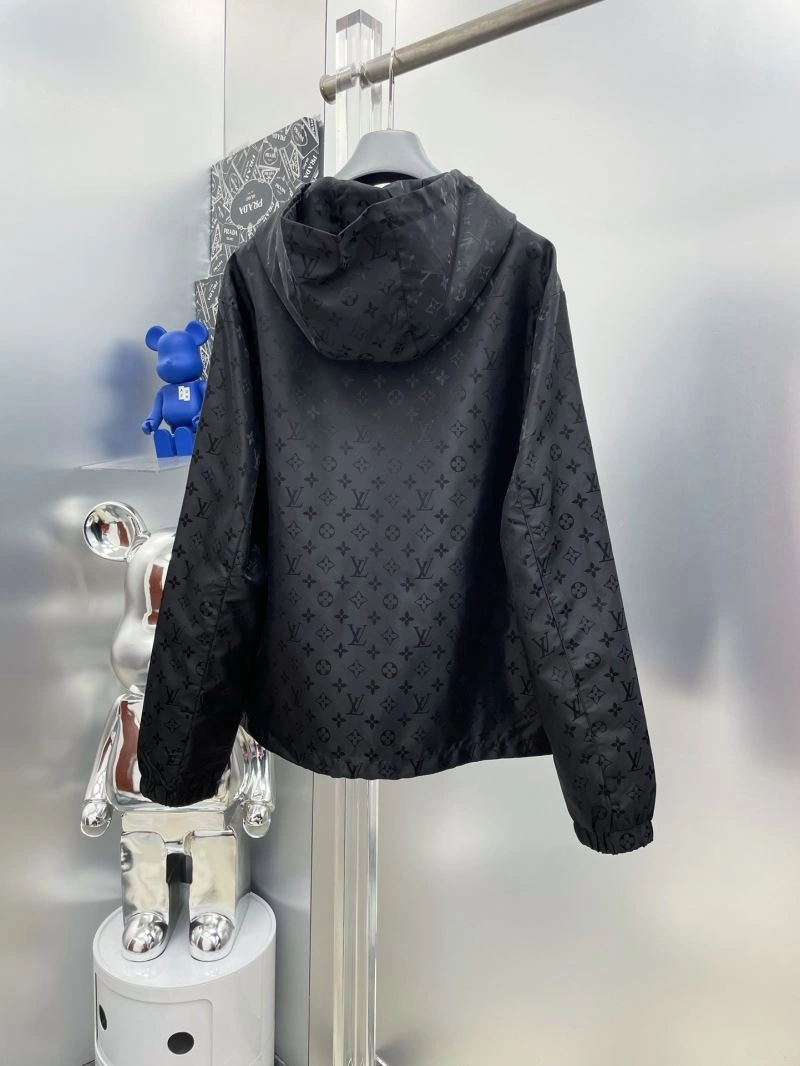 Top mirror Louis Vuitton Outwear