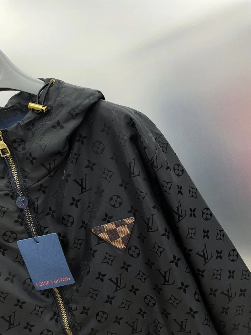 Top mirror Louis Vuitton Outwear
