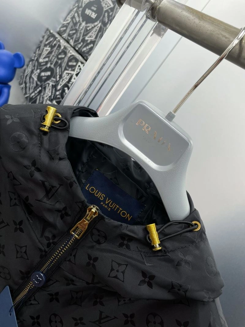 Top mirror Louis Vuitton Outwear
