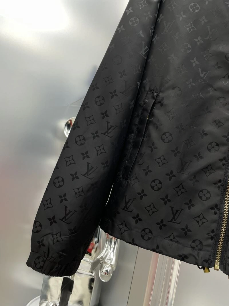 Top mirror Louis Vuitton Outwear