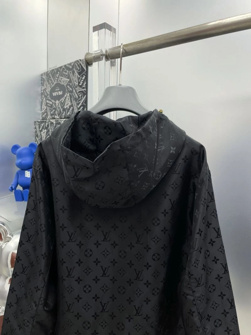 Top mirror Louis Vuitton Outwear