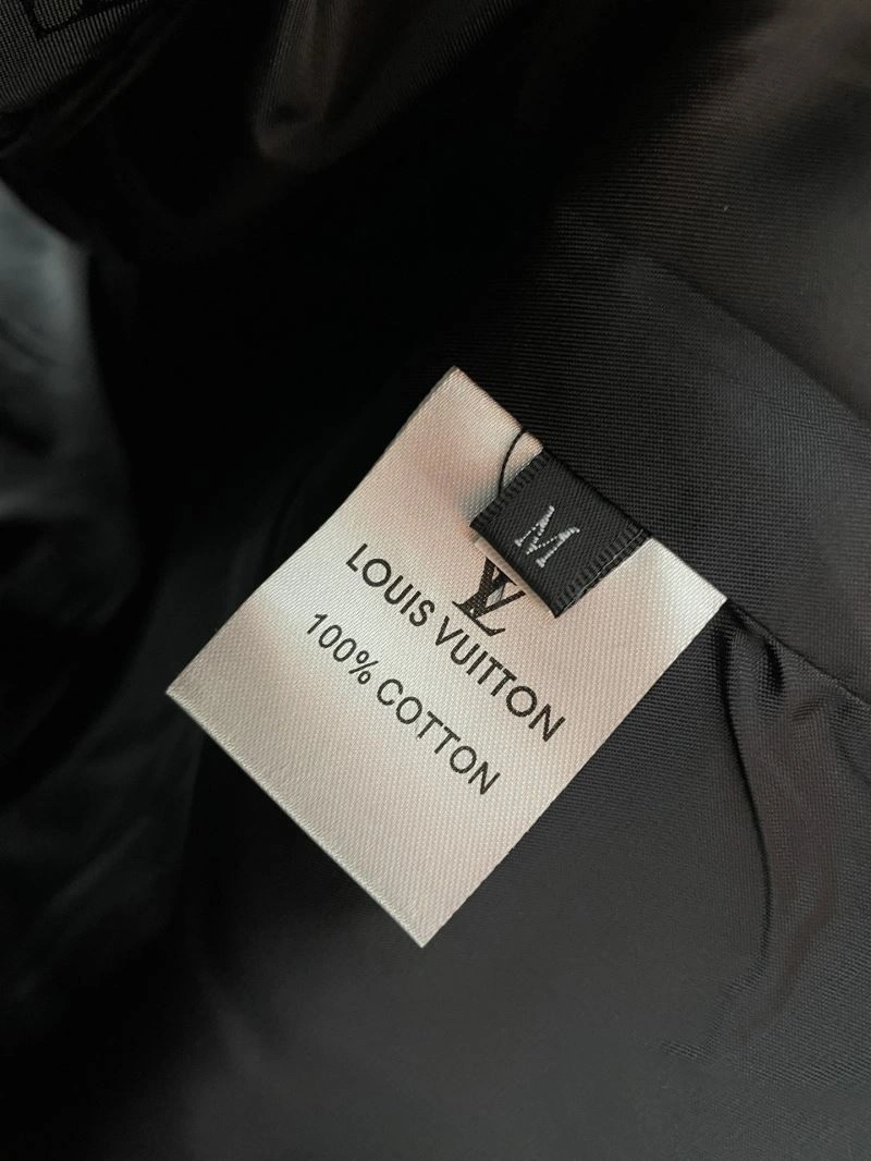 Top mirror Louis Vuitton Outwear
