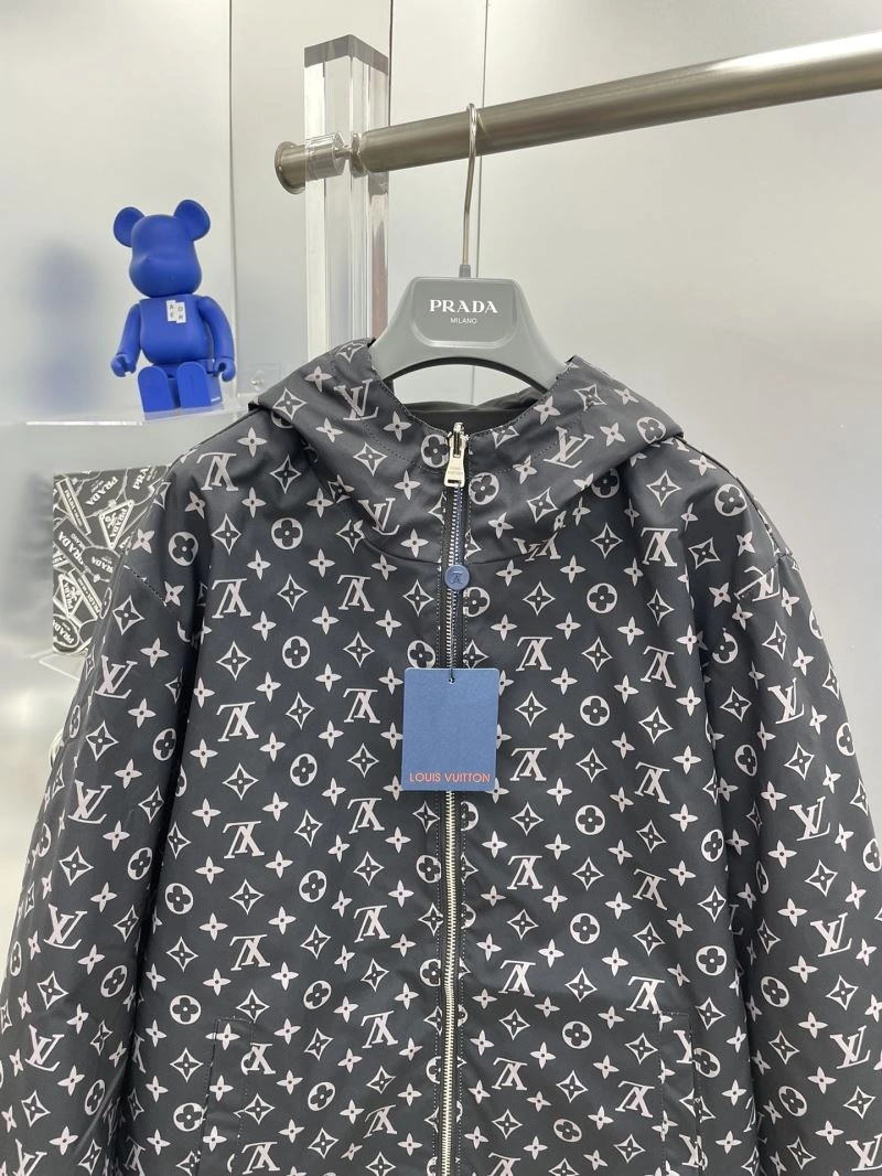 Accurate model Louis Vuitton Outwear