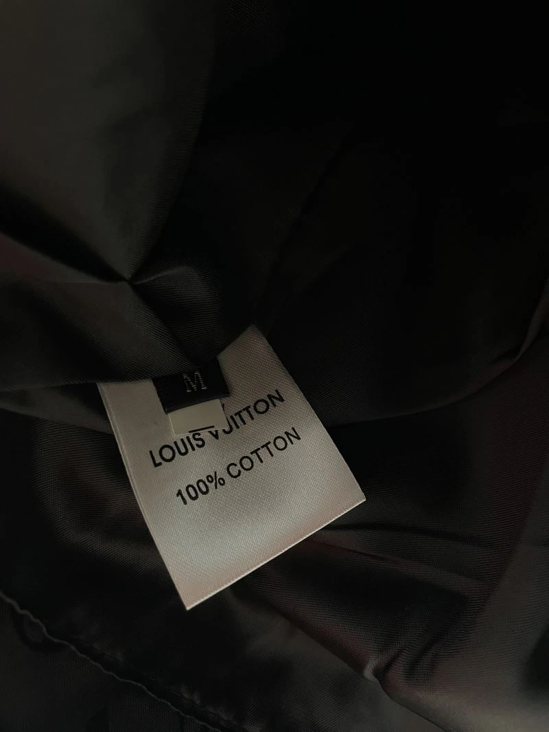 Top mirror Louis Vuitton Outwear