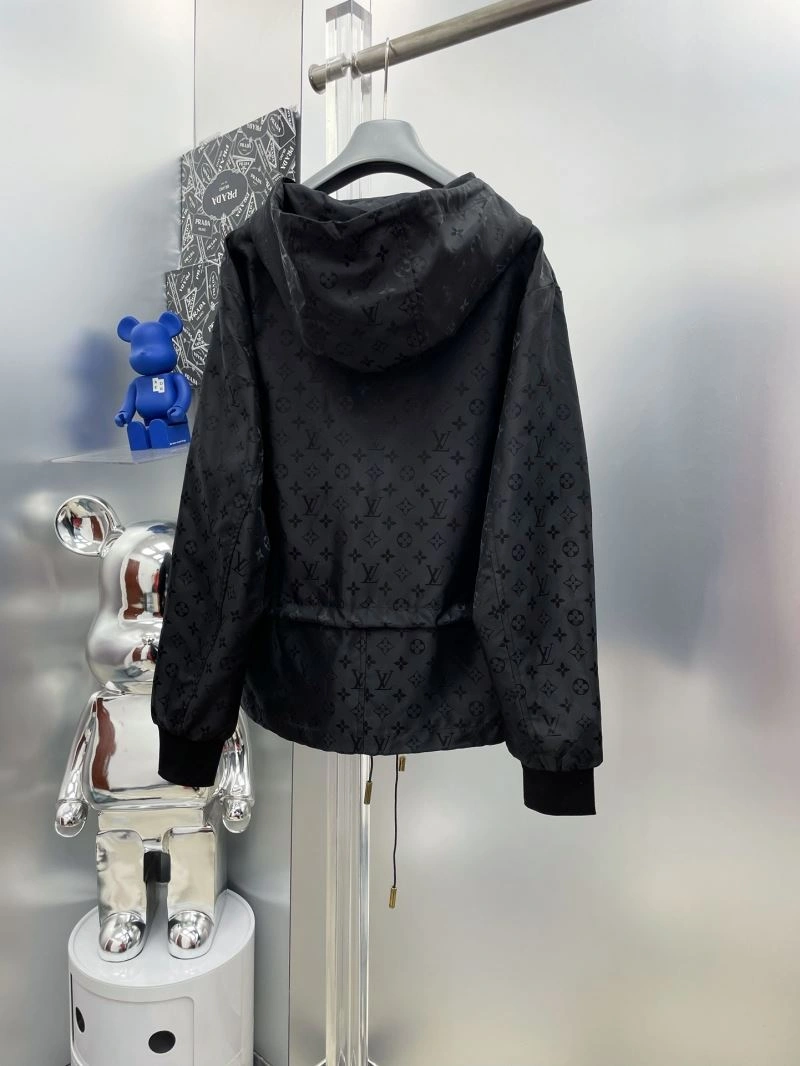 Top mirror Louis Vuitton Outwear