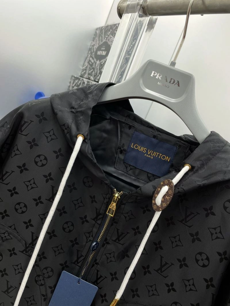 Top mirror Louis Vuitton Outwear