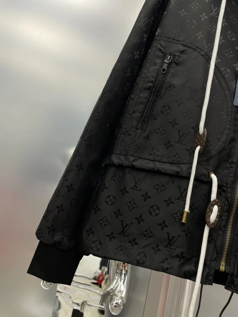 Top mirror Louis Vuitton Outwear