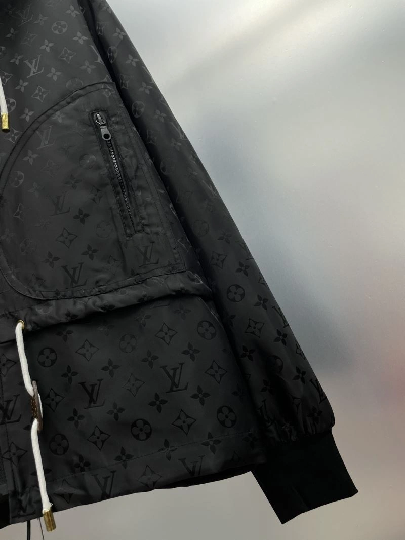Top mirror Louis Vuitton Outwear