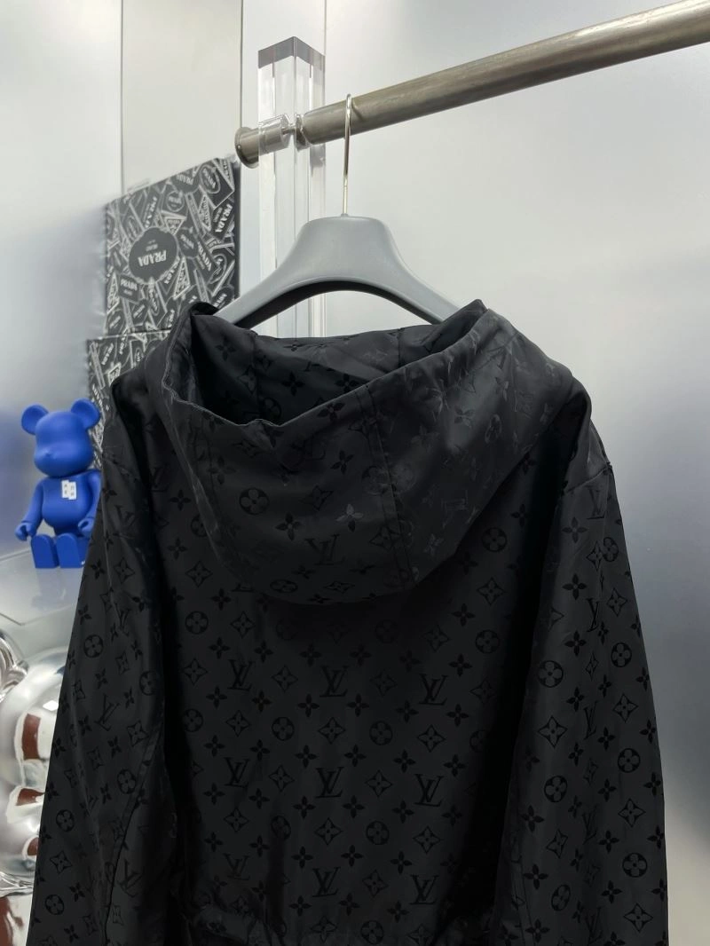 Top mirror Louis Vuitton Outwear