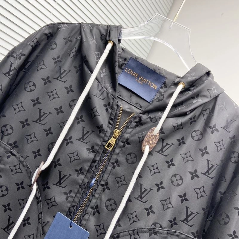 Accurate model Louis Vuitton Outwear