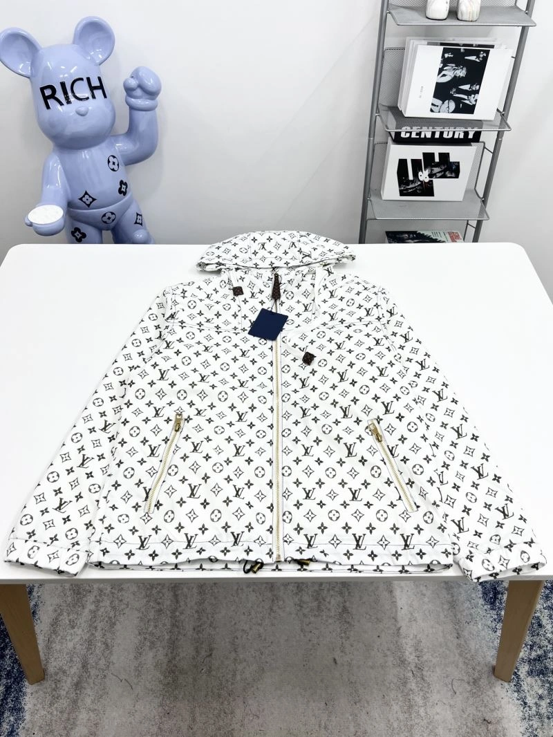 Top mirror Louis Vuitton Outwear