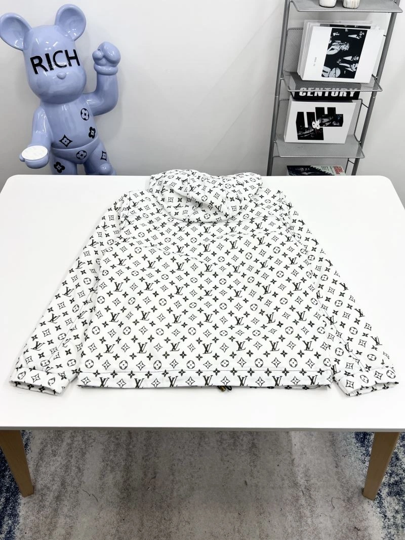 Top mirror Louis Vuitton Outwear