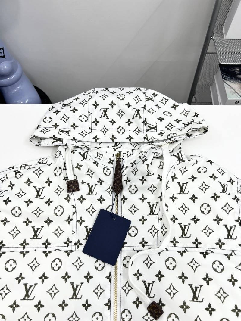 Top mirror Louis Vuitton Outwear