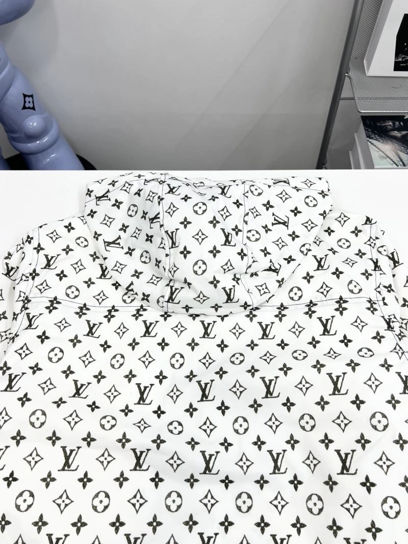 Top mirror Louis Vuitton Outwear