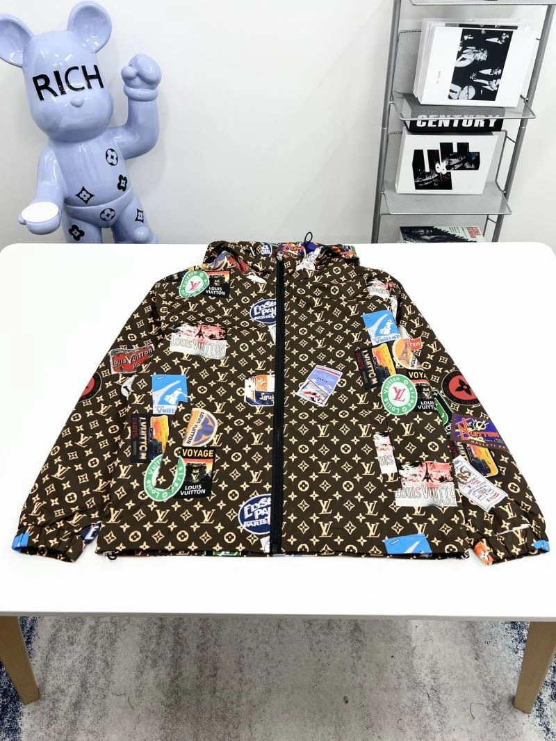 Top mirror Louis Vuitton Outwear