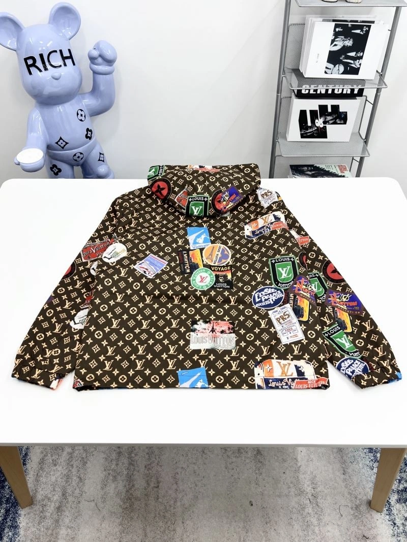 Top mirror Louis Vuitton Outwear