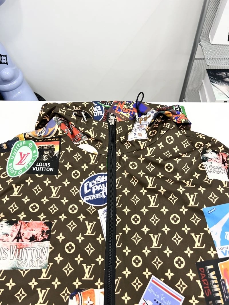 Top mirror Louis Vuitton Outwear