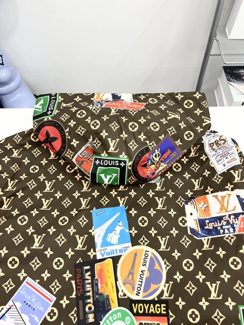 Top mirror Louis Vuitton Outwear